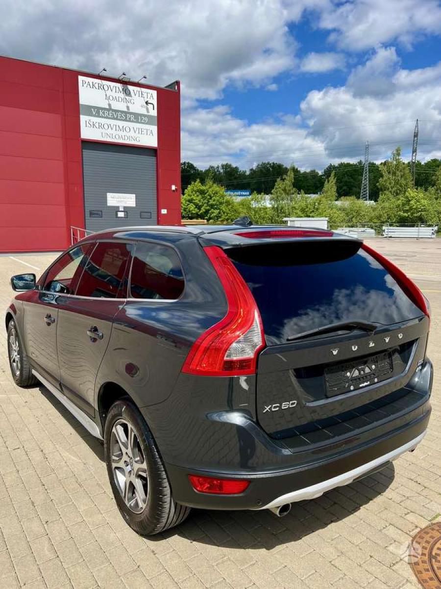 Pelēks Volvo XC60 2011 Kauņa, ar dzinēja tilpumu 2.40 L un nobraukumu 295 tūkst. km par 9499 €, foto 9 vietnē AUTOMOTO.COM.LV