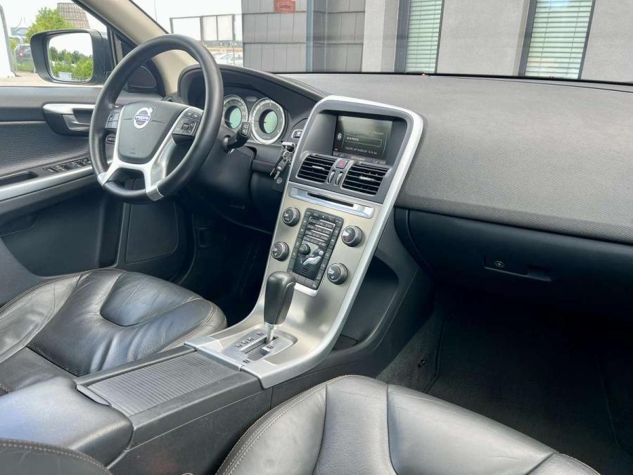 Pelēks Volvo XC60 2011 Kauņa, ar dzinēja tilpumu 2.40 L un nobraukumu 295 tūkst. km par 9499 €, foto 18 vietnē AUTOMOTO.COM.LV
