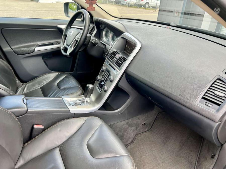 Pelēks Volvo XC60 2011 Kauņa, ar dzinēja tilpumu 2.40 L un nobraukumu 295 tūkst. km par 9499 €, foto 19 vietnē AUTOMOTO.COM.LV