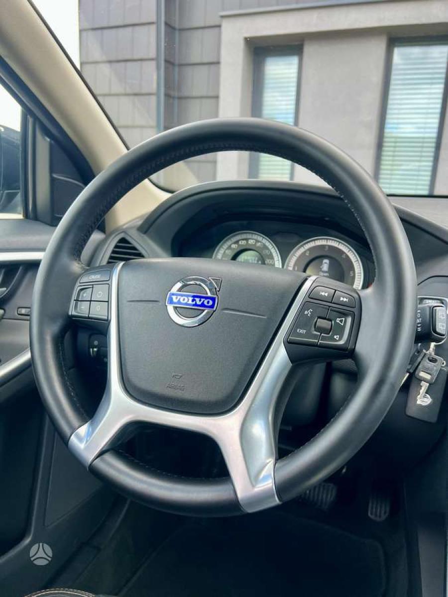 Pelēks Volvo XC60 2011 Kauņa, ar dzinēja tilpumu 2.40 L un nobraukumu 295 tūkst. km par 9499 €, foto 20 vietnē AUTOMOTO.COM.LV