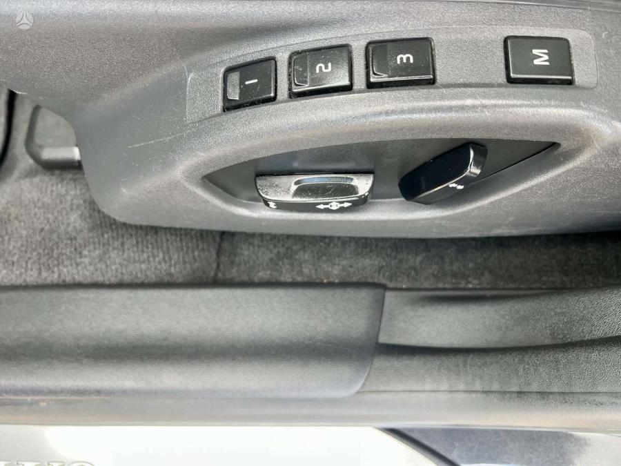Pelēks Volvo XC60 2011 Kauņa, ar dzinēja tilpumu 2.40 L un nobraukumu 295 tūkst. km par 9499 €, foto 22 vietnē AUTOMOTO.COM.LV