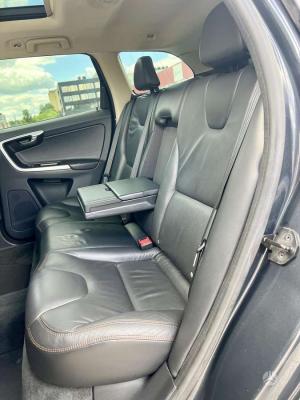Pelēks Volvo XC60 2011 Kauņa, ar dzinēja tilpumu 2.40 L un nobraukumu 295 tūkst. km par 9499 €, foto 25 vietnē AUTOMOTO.COM.LV