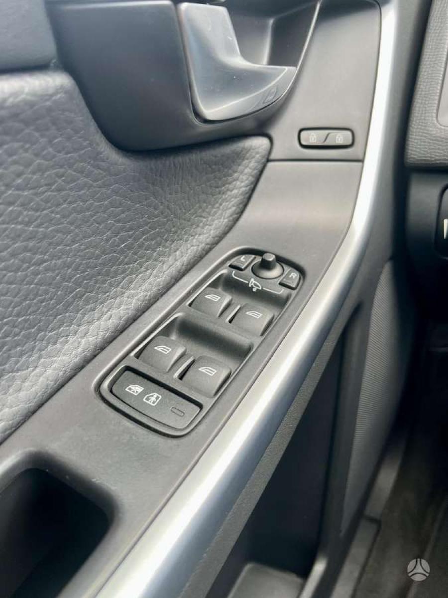 Pelēks Volvo XC60 2011 Kauņa, ar dzinēja tilpumu 2.40 L un nobraukumu 295 tūkst. km par 9499 €, foto 39 vietnē AUTOMOTO.COM.LV
