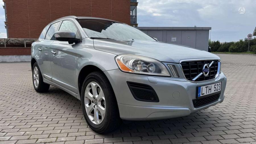 Grey Volvo XC60 2011 in Klaipeda, with an engine capacity of 3.19 L and mileage of 212 thousand km for 8990 €, photo 1 on AUTOMOTO.COM.LV