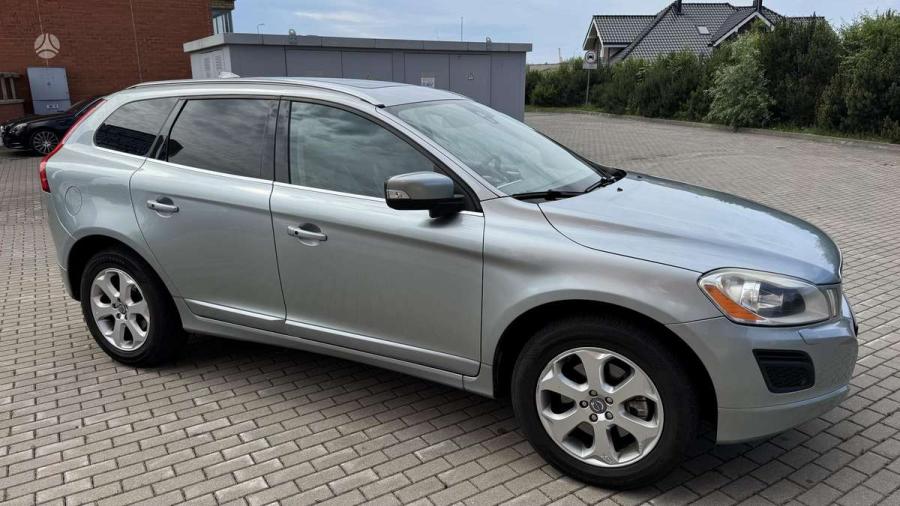 Grey Volvo XC60 2011 in Klaipeda, with an engine capacity of 3.19 L and mileage of 212 thousand km for 8990 €, photo 3 on AUTOMOTO.COM.LV