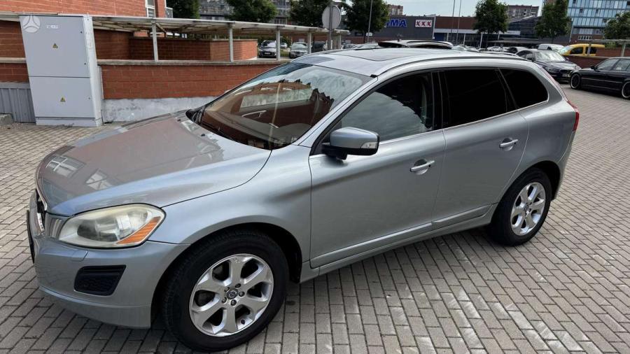 Grey Volvo XC60 2011 in Klaipeda, with an engine capacity of 3.19 L and mileage of 212 thousand km for 8990 €, photo 9 on AUTOMOTO.COM.LV