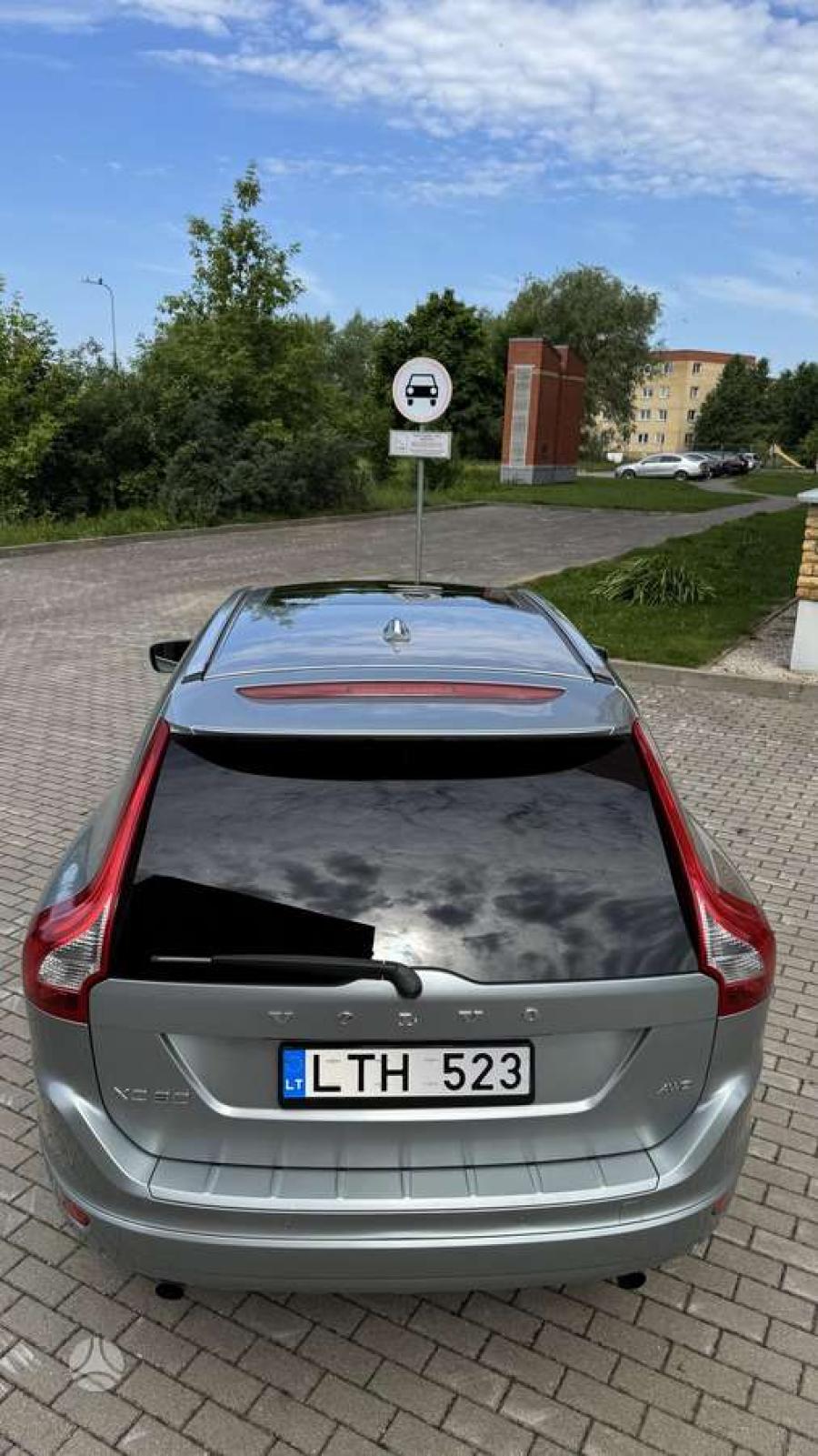 Grey Volvo XC60 2011 in Klaipeda, with an engine capacity of 3.19 L and mileage of 212 thousand km for 8990 €, photo 10 on AUTOMOTO.COM.LV
