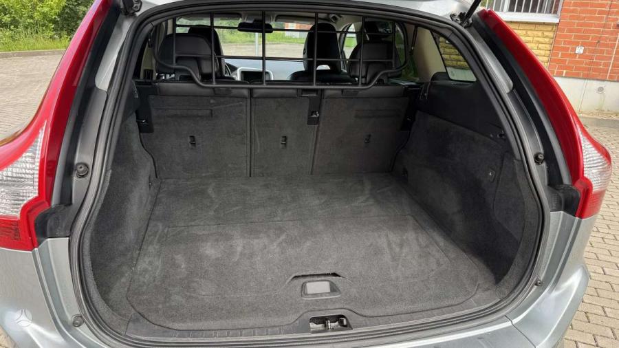 Grey Volvo XC60 2011 in Klaipeda, with an engine capacity of 3.19 L and mileage of 212 thousand km for 8990 €, photo 12 on AUTOMOTO.COM.LV
