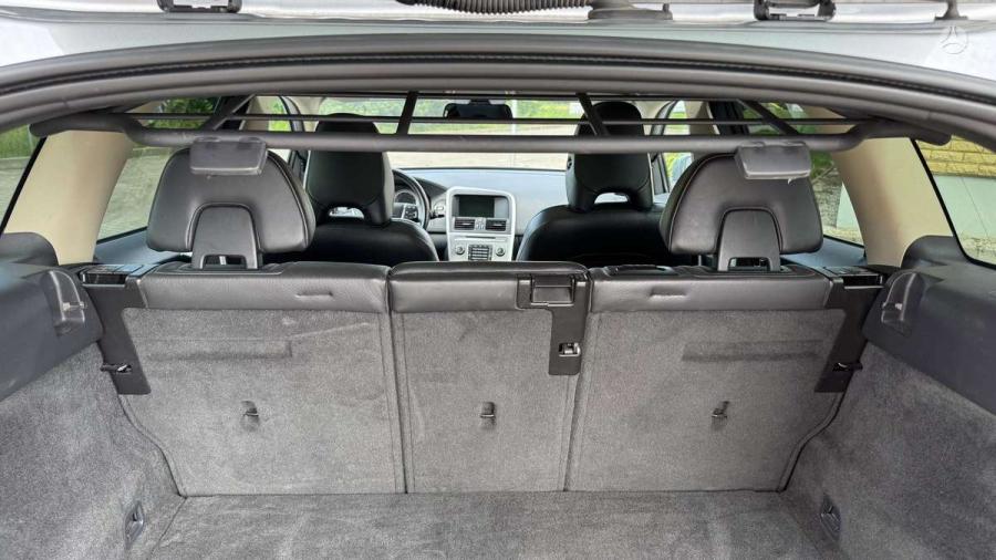 Grey Volvo XC60 2011 in Klaipeda, with an engine capacity of 3.19 L and mileage of 212 thousand km for 8990 €, photo 15 on AUTOMOTO.COM.LV