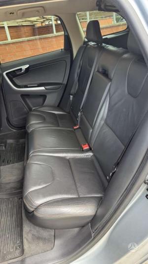 Grey Volvo XC60 2011 in Klaipeda, with an engine capacity of 3.19 L and mileage of 212 thousand km for 8990 €, photo 16 on AUTOMOTO.COM.LV