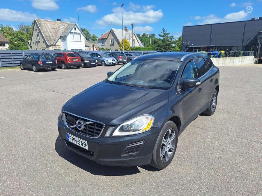 Grey Volvo XC60 2011 in Vilkaviskis, with an engine capacity of 2.40 L and mileage of 317 thousand km for 7300 €, photo 3 on AUTOMOTO.COM.LV