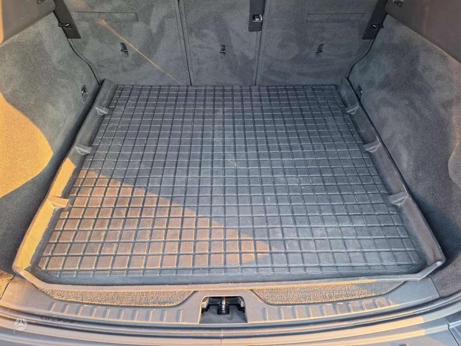 Grey Volvo XC60 2011 in Vilkaviskis, with an engine capacity of 2.40 L and mileage of 317 thousand km for 7300 €, photo 20 on AUTOMOTO.COM.LV