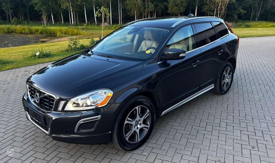 Grey Volvo XC60 2011 in Utena, with an engine capacity of 2.40 L and mileage of 320 thousand km for 8250 €, photo 4 on AUTOMOTO.COM.LV