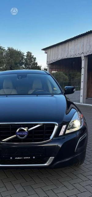 Grey Volvo XC60 2011 in Utena, with an engine capacity of 2.40 L and mileage of 320 thousand km for 8250 €, photo 11 on AUTOMOTO.COM.LV