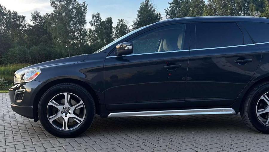 Grey Volvo XC60 2011 in Utena, with an engine capacity of 2.40 L and mileage of 320 thousand km for 8250 €, photo 12 on AUTOMOTO.COM.LV