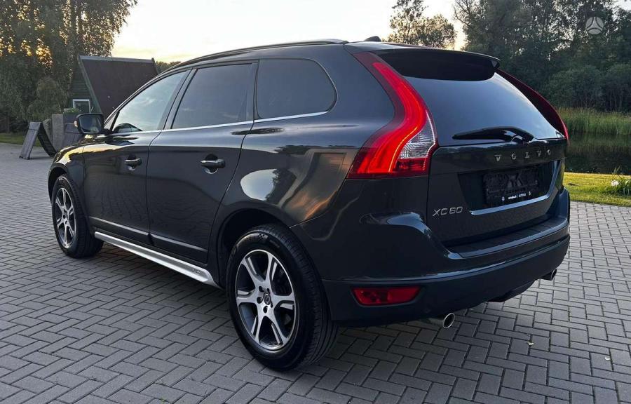 Grey Volvo XC60 2011 in Utena, with an engine capacity of 2.40 L and mileage of 320 thousand km for 8250 €, photo 14 on AUTOMOTO.COM.LV