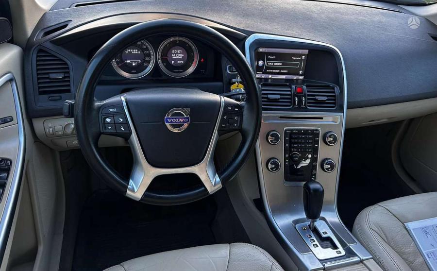 Grey Volvo XC60 2011 in Utena, with an engine capacity of 2.40 L and mileage of 320 thousand km for 8250 €, photo 23 on AUTOMOTO.COM.LV