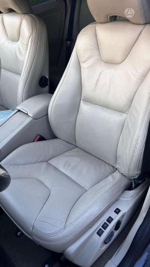 Grey Volvo XC60 2011 in Utena, with an engine capacity of 2.40 L and mileage of 320 thousand km for 8250 €, photo 24 on AUTOMOTO.COM.LV