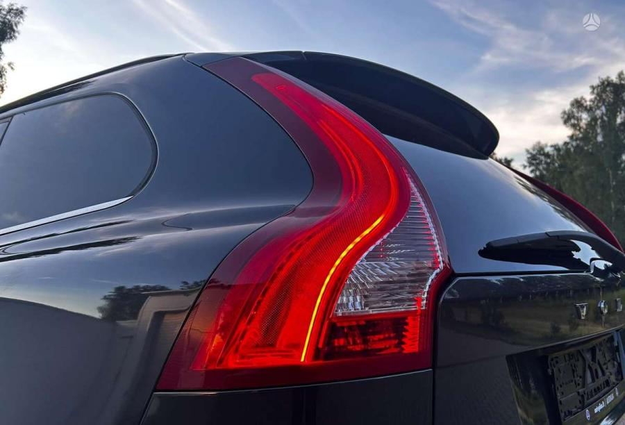 Grey Volvo XC60 2011 in Utena, with an engine capacity of 2.40 L and mileage of 320 thousand km for 8250 €, photo 27 on AUTOMOTO.COM.LV