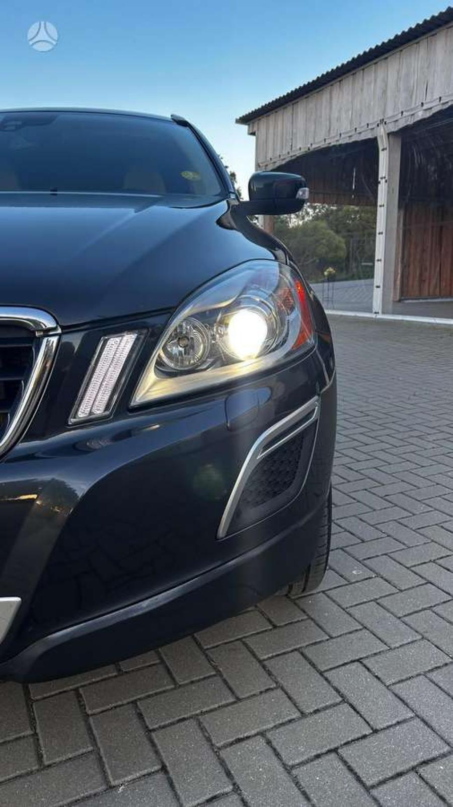 Grey Volvo XC60 2011 in Utena, with an engine capacity of 2.40 L and mileage of 320 thousand km for 8250 €, photo 29 on AUTOMOTO.COM.LV