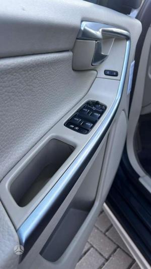 Grey Volvo XC60 2011 in Utena, with an engine capacity of 2.40 L and mileage of 320 thousand km for 8250 €, photo 31 on AUTOMOTO.COM.LV