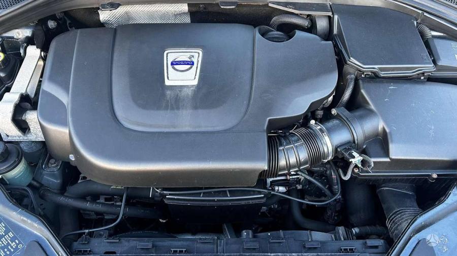Grey Volvo XC60 2011 in Utena, with an engine capacity of 2.40 L and mileage of 320 thousand km for 8250 €, photo 35 on AUTOMOTO.COM.LV