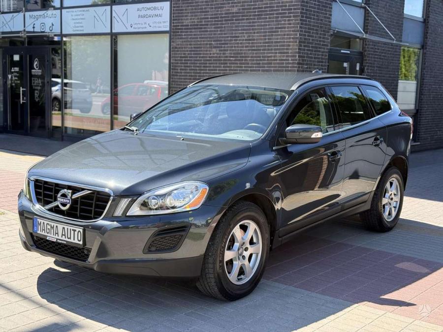 Grey Volvo XC60 2011 in Marijampole, with an engine capacity of 2.40 L and mileage of 220 thousand km for 9999 €, photo 1 on AUTOMOTO.COM.LV