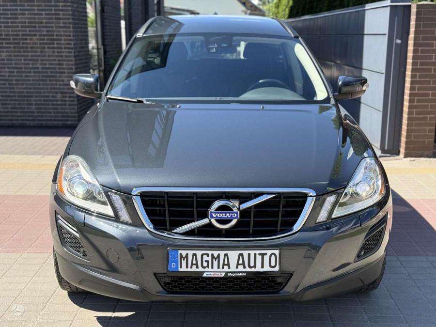 Grey Volvo XC60 2011 in Marijampole, with an engine capacity of 2.40 L and mileage of 220 thousand km for 9999 €, photo 4 on AUTOMOTO.COM.LV