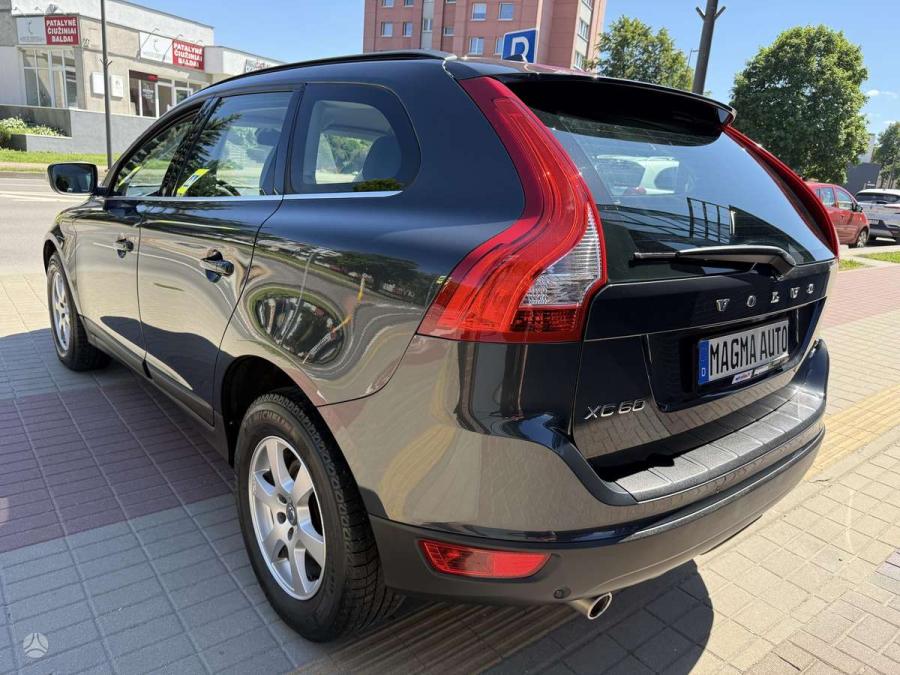Grey Volvo XC60 2011 in Marijampole, with an engine capacity of 2.40 L and mileage of 220 thousand km for 9999 €, photo 8 on AUTOMOTO.COM.LV