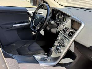 Grey Volvo XC60 2011 in Marijampole, with an engine capacity of 2.40 L and mileage of 220 thousand km for 9999 €, photo 12 on AUTOMOTO.COM.LV