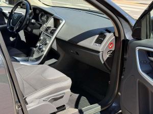 Grey Volvo XC60 2011 in Marijampole, with an engine capacity of 2.40 L and mileage of 220 thousand km for 9999 €, photo 13 on AUTOMOTO.COM.LV