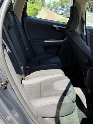 Grey Volvo XC60 2011 in Marijampole, with an engine capacity of 2.40 L and mileage of 220 thousand km for 9999 €, photo 17 on AUTOMOTO.COM.LV