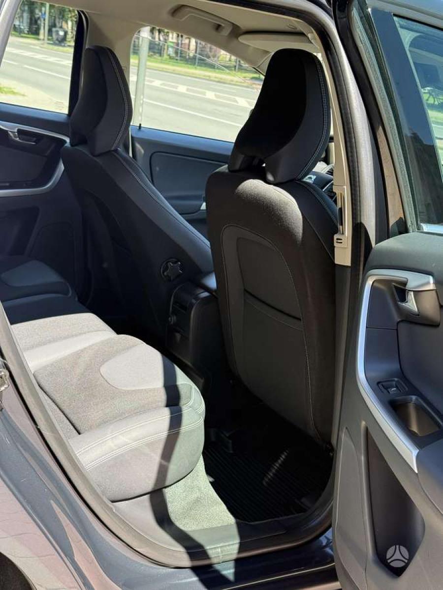 Grey Volvo XC60 2011 in Marijampole, with an engine capacity of 2.40 L and mileage of 220 thousand km for 9999 €, photo 18 on AUTOMOTO.COM.LV