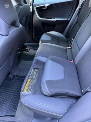 Grey Volvo XC60 2011 in Marijampole, with an engine capacity of 2.40 L and mileage of 220 thousand km for 9999 €, photo 26 on AUTOMOTO.COM.LV