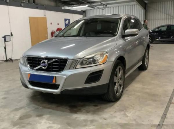 Grey Volvo XC60 2011 in Jurmala, with an engine capacity of 2.00 L and mileage of 212 thousand km for 10450 €, photo 1 on AUTOMOTO.COM.LV