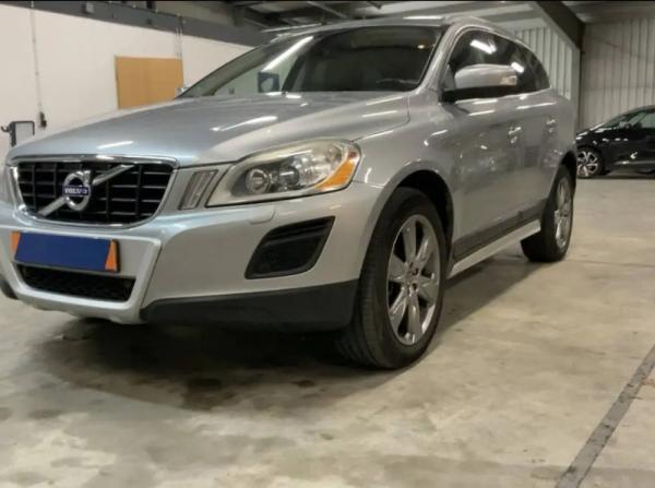 Grey Volvo XC60 2011 in Jurmala, with an engine capacity of 2.00 L and mileage of 212 thousand km for 10450 €, photo 2 on AUTOMOTO.COM.LV