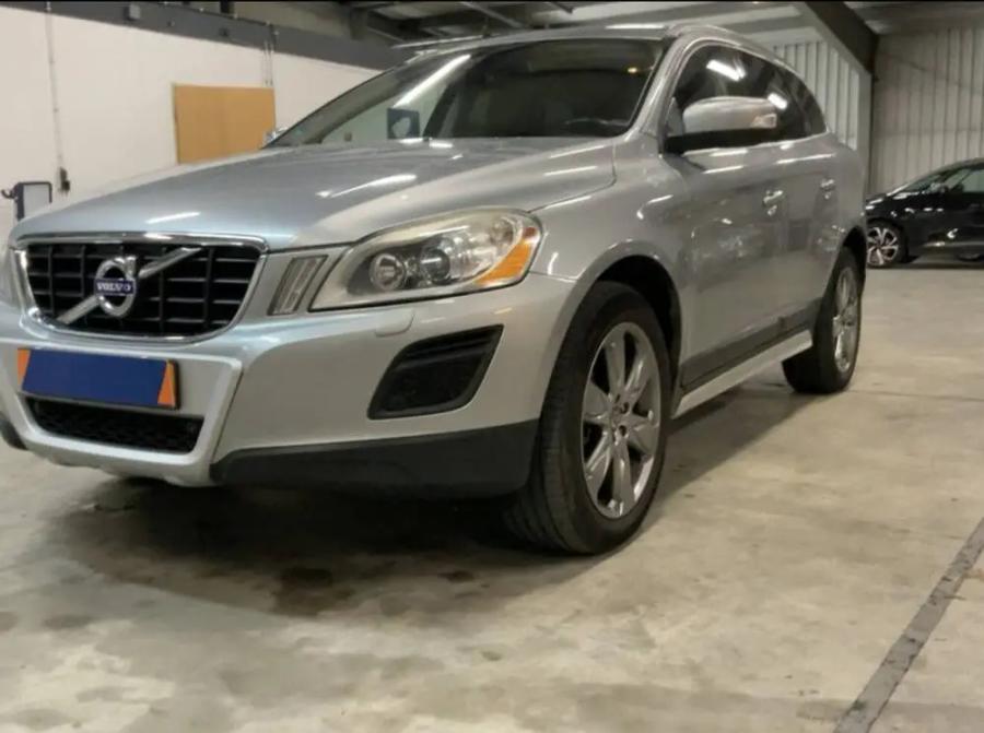 Pelēks Volvo XC60 2011 Jūrmala, ar dzinēja tilpumu 2.00 L un nobraukumu 212 tūkst. km par 10450 €, foto 3 vietnē AUTOMOTO.COM.LV