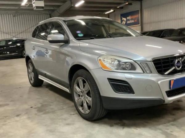 Grey Volvo XC60 2011 in Jurmala, with an engine capacity of 2.00 L and mileage of 212 thousand km for 10450 €, photo 3 on AUTOMOTO.COM.LV