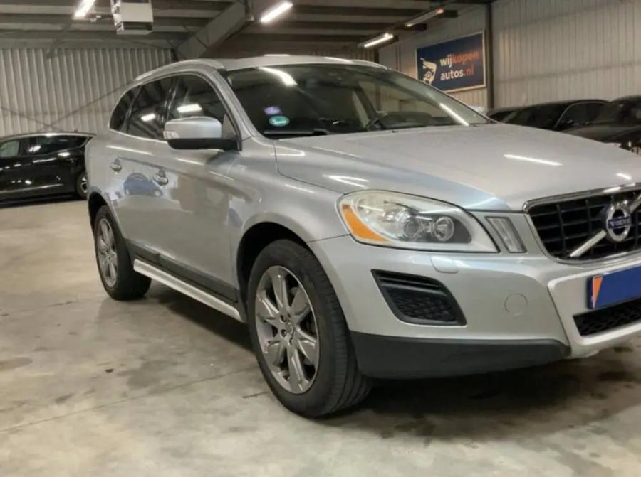 Pelēks Volvo XC60 2011 Jūrmala, ar dzinēja tilpumu 2.00 L un nobraukumu 212 tūkst. km par 10450 €, foto 4 vietnē AUTOMOTO.COM.LV