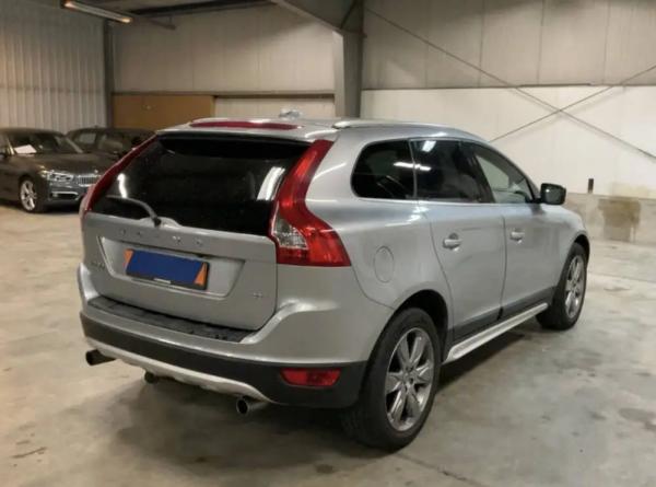 Grey Volvo XC60 2011 in Jurmala, with an engine capacity of 2.00 L and mileage of 212 thousand km for 10450 €, photo 8 on AUTOMOTO.COM.LV