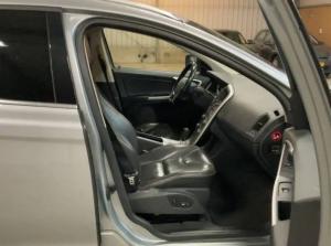 Pelēks Volvo XC60 2011 Jūrmala, ar dzinēja tilpumu 2.00 L un nobraukumu 212 tūkst. km par 10450 €, foto 13 vietnē AUTOMOTO.COM.LV
