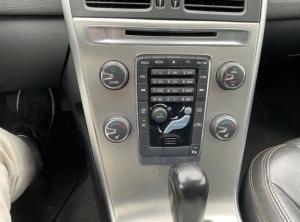 Pelēks Volvo XC60 2011 Jūrmala, ar dzinēja tilpumu 2.00 L un nobraukumu 212 tūkst. km par 10450 €, foto 18 vietnē AUTOMOTO.COM.LV