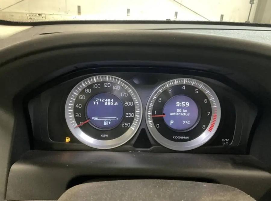 Pelēks Volvo XC60 2011 Jūrmala, ar dzinēja tilpumu 2.00 L un nobraukumu 212 tūkst. km par 10450 €, foto 19 vietnē AUTOMOTO.COM.LV