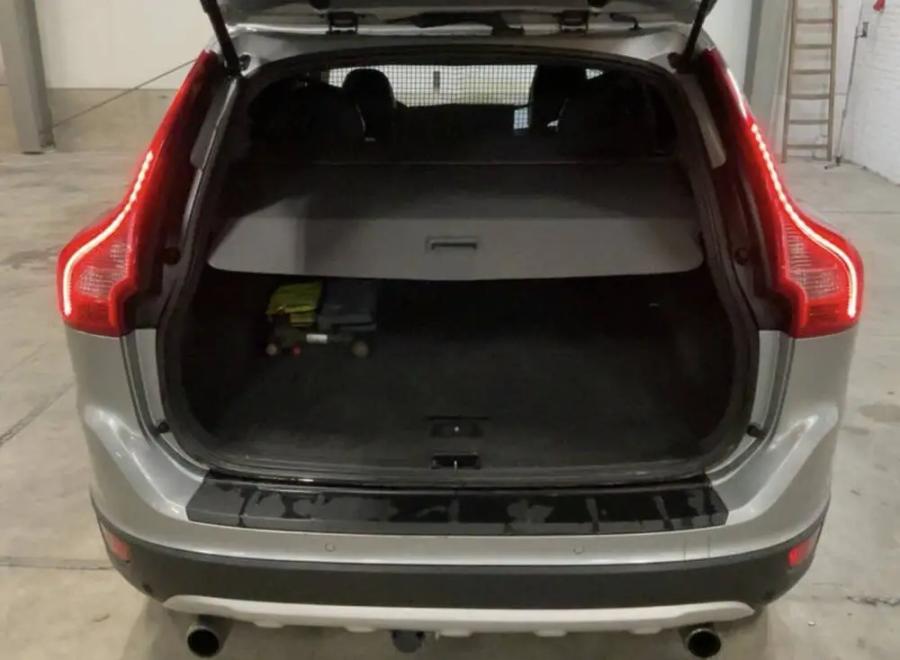Pelēks Volvo XC60 2011 Jūrmala, ar dzinēja tilpumu 2.00 L un nobraukumu 212 tūkst. km par 10450 €, foto 21 vietnē AUTOMOTO.COM.LV