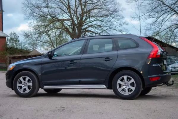 Pelēks Volvo XC60 2011 Grobiņa, ar dzinēja tilpumu 2.40 L un nobraukumu 243 tūkst. km par 10700 €, foto 4 vietnē AUTOMOTO.COM.LV