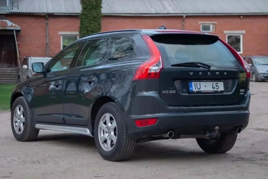 Grey Volvo XC60 2011 in Grobiņa, with an engine capacity of 2.40 L and mileage of 243 thousand km for 10700 €, photo 6 on AUTOMOTO.COM.LV