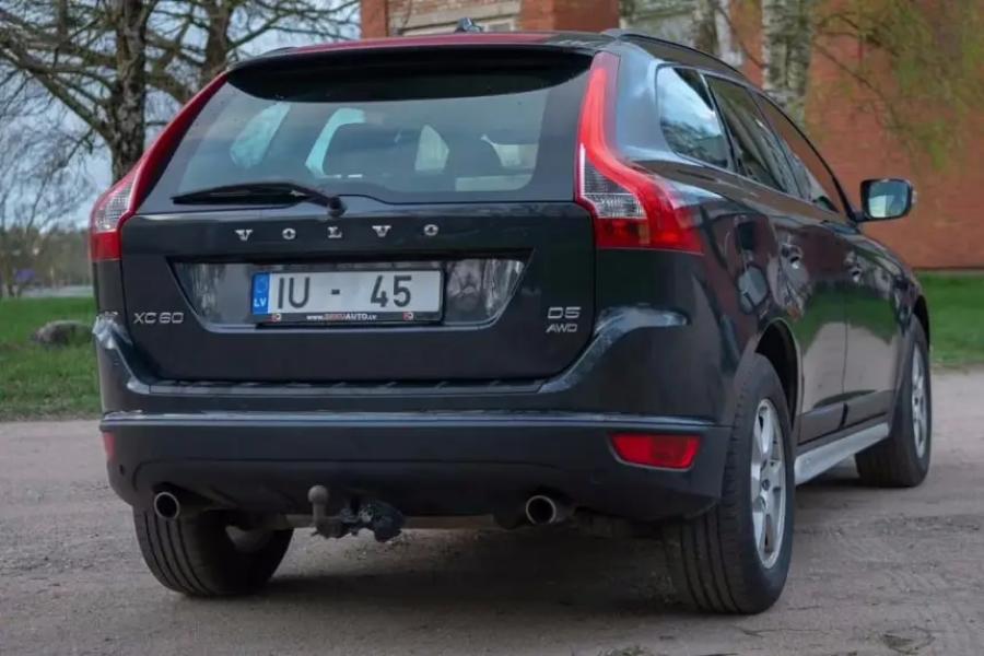 Grey Volvo XC60 2011 in Grobiņa, with an engine capacity of 2.40 L and mileage of 243 thousand km for 10700 €, photo 7 on AUTOMOTO.COM.LV