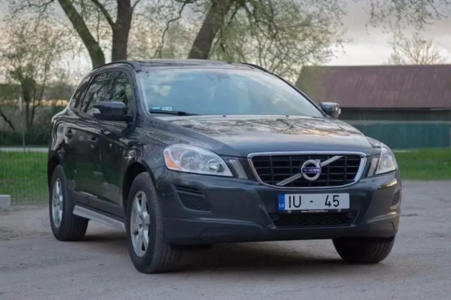 Grey Volvo XC60 2011 in Grobiņa, with an engine capacity of 2.40 L and mileage of 243 thousand km for 10700 €, photo 9 on AUTOMOTO.COM.LV
