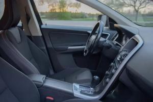Grey Volvo XC60 2011 in Grobiņa, with an engine capacity of 2.40 L and mileage of 243 thousand km for 10700 €, photo 12 on AUTOMOTO.COM.LV