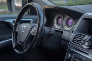 Grey Volvo XC60 2011 in Grobiņa, with an engine capacity of 2.40 L and mileage of 243 thousand km for 10700 €, photo 14 on AUTOMOTO.COM.LV